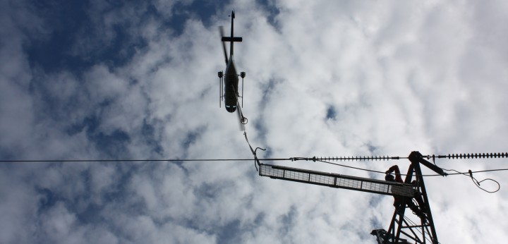 Powerline Support - Summit HelicoptersSummit Helicopters